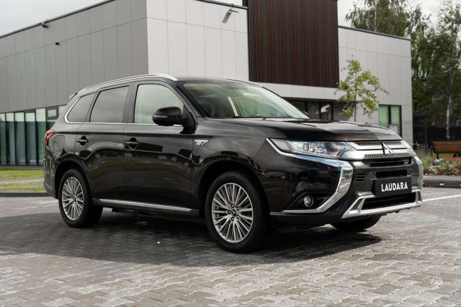 Melns Mitsubishi Outlander 2020 Viļņa, ar dzinēja tilpumu 2.00 L un nobraukumu 106 tūkst. km par 17500 €, foto 3 vietnē AUTOMOTO.COM.LV