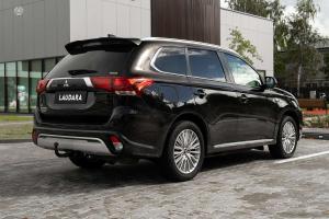 Melns Mitsubishi Outlander 2020 Viļņa, ar dzinēja tilpumu 2.00 L un nobraukumu 106 tūkst. km par 17500 €, foto 5 vietnē AUTOMOTO.COM.LV