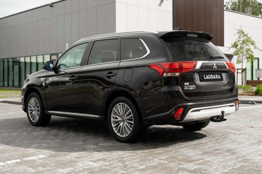 Melns Mitsubishi Outlander 2020 Viļņa, ar dzinēja tilpumu 2.00 L un nobraukumu 106 tūkst. km par 17500 €, foto 8 vietnē AUTOMOTO.COM.LV