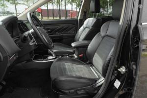 Melns Mitsubishi Outlander 2020 Viļņa, ar dzinēja tilpumu 2.00 L un nobraukumu 106 tūkst. km par 17500 €, foto 14 vietnē AUTOMOTO.COM.LV