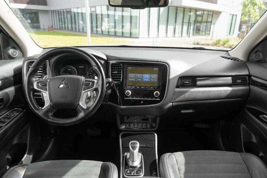Melns Mitsubishi Outlander 2020 Viļņa, ar dzinēja tilpumu 2.00 L un nobraukumu 106 tūkst. km par 17500 €, foto 15 vietnē AUTOMOTO.COM.LV