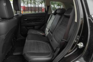 Melns Mitsubishi Outlander 2020 Viļņa, ar dzinēja tilpumu 2.00 L un nobraukumu 106 tūkst. km par 17500 €, foto 16 vietnē AUTOMOTO.COM.LV