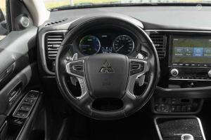 Melns Mitsubishi Outlander 2020 Viļņa, ar dzinēja tilpumu 2.00 L un nobraukumu 106 tūkst. km par 17500 €, foto 18 vietnē AUTOMOTO.COM.LV