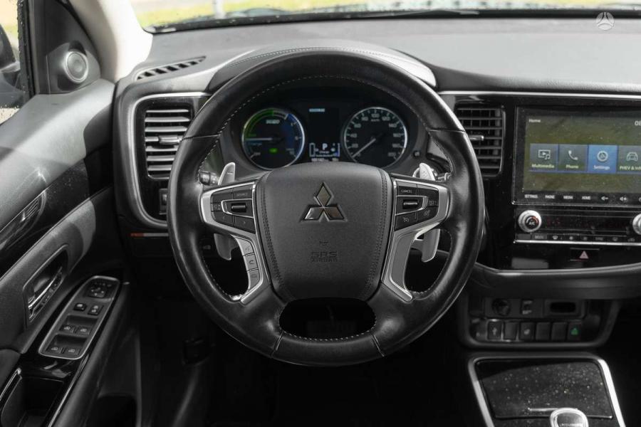 Melns Mitsubishi Outlander 2020 Viļņa, ar dzinēja tilpumu 2.00 L un nobraukumu 106 tūkst. km par 17500 €, foto 18 vietnē AUTOMOTO.COM.LV