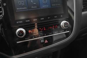 Melns Mitsubishi Outlander 2020 Viļņa, ar dzinēja tilpumu 2.00 L un nobraukumu 106 tūkst. km par 17500 €, foto 24 vietnē AUTOMOTO.COM.LV