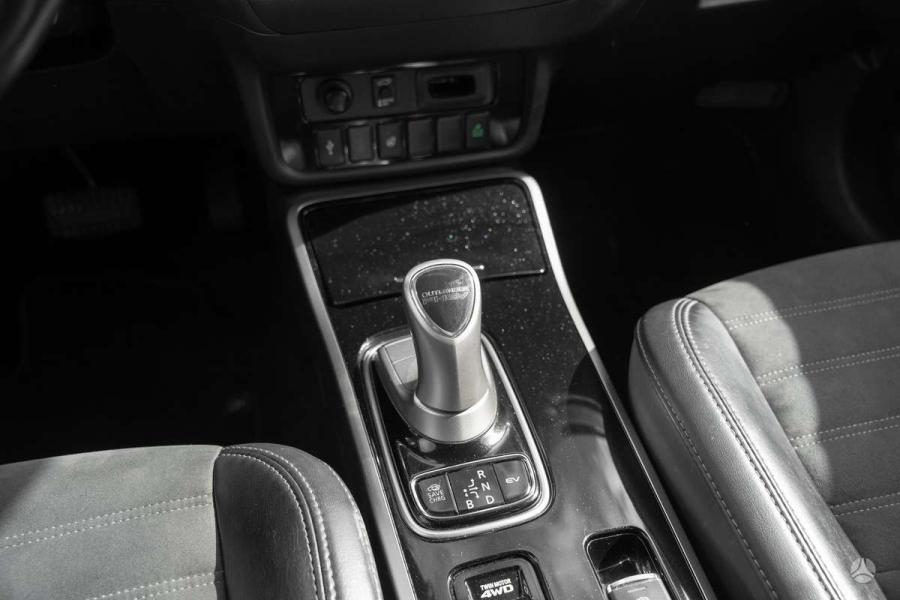 Melns Mitsubishi Outlander 2020 Viļņa, ar dzinēja tilpumu 2.00 L un nobraukumu 106 tūkst. km par 17500 €, foto 25 vietnē AUTOMOTO.COM.LV