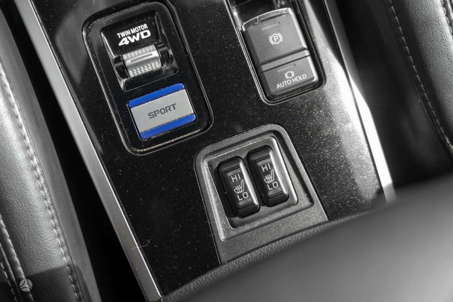 Melns Mitsubishi Outlander 2020 Viļņa, ar dzinēja tilpumu 2.00 L un nobraukumu 106 tūkst. km par 17500 €, foto 26 vietnē AUTOMOTO.COM.LV