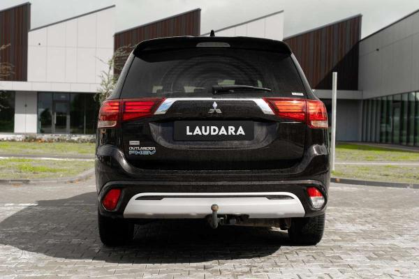 Mitsubishi Outlander 2020 Viļņa vietnē Melns Mitsubishi Outlander 2020 Viļņa, ar dzinēja tilpumu 2.36 L un nobraukumu 106 tūkst. km par 17450 €, foto 6 vietnē AUTOMOTO.COM.LV