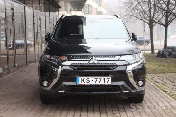 Melns Mitsubishi Outlander 2021 Rīga, ar dzinēja tilpumu 2.00 L un nobraukumu 62 tūkst. km par 19990 €, foto 2 vietnē AUTOMOTO.COM.LV