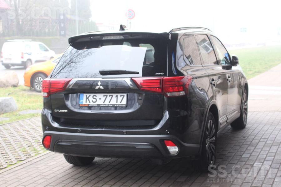 Melns Mitsubishi Outlander 2021 Rīga, ar dzinēja tilpumu 2.00 L un nobraukumu 62 tūkst. km par 19990 €, foto 4 vietnē AUTOMOTO.COM.LV