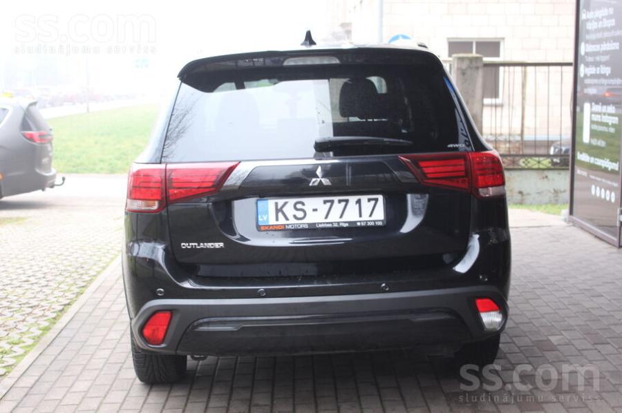Melns Mitsubishi Outlander 2021 Rīga, ar dzinēja tilpumu 2.00 L un nobraukumu 62 tūkst. km par 19990 €, foto 5 vietnē AUTOMOTO.COM.LV
