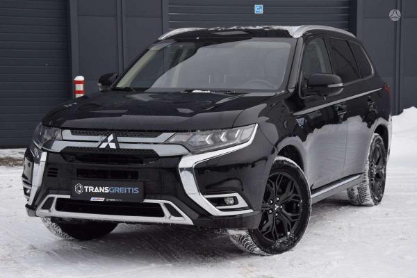 Black Mitsubishi Outlander 2021 in Vilnius, with an engine capacity of 2.36 L and mileage of 215 thousand km for 17500 €, photo 1 on AUTOMOTO.COM.LV