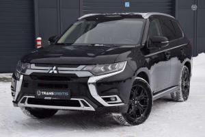 Black Mitsubishi Outlander 2021 in Vilnius, with an engine capacity of 2.36 L and mileage of 215 thousand km for 17500 €, photo  on AUTOMOTO.COM.LV