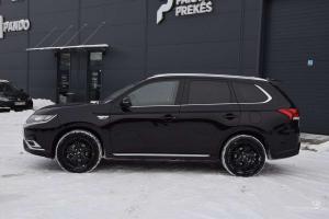 Melns Mitsubishi Outlander 2021 Viļņa, ar dzinēja tilpumu 2.36 L un nobraukumu 215 tūkst. km par 17500 €, foto 7 vietnē AUTOMOTO.COM.LV