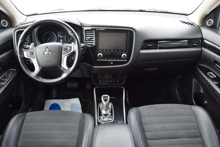 Melns Mitsubishi Outlander 2021 Viļņa, ar dzinēja tilpumu 2.36 L un nobraukumu 215 tūkst. km par 17500 €, foto 15 vietnē AUTOMOTO.COM.LV