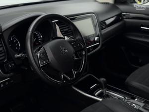 Black Mitsubishi Outlander 2021 in Avizieniai, with an engine capacity of 2.00 L and mileage of 72 thousand km for 17450 €, photo 8 on AUTOMOTO.COM.LV