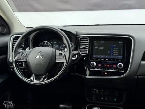 Black Mitsubishi Outlander 2021 in Avizieniai, with an engine capacity of 2.00 L and mileage of 72 thousand km for 17450 €, photo 15 on AUTOMOTO.COM.LV