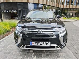 Black Mitsubishi Outlander 2021 in Vilnius, with an engine capacity of 2.36 L and mileage of 82 thousand km for 20200 €, photo 3 on AUTOMOTO.COM.LV