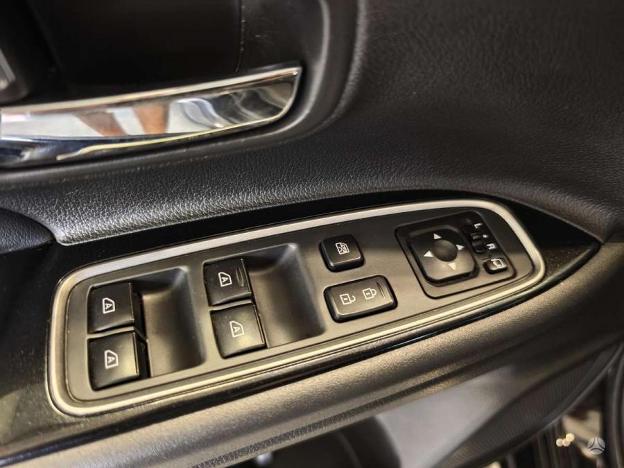 Black Mitsubishi Outlander 2021 in Vilnius, with an engine capacity of 2.36 L and mileage of 82 thousand km for 20200 €, photo 15 on AUTOMOTO.COM.LV