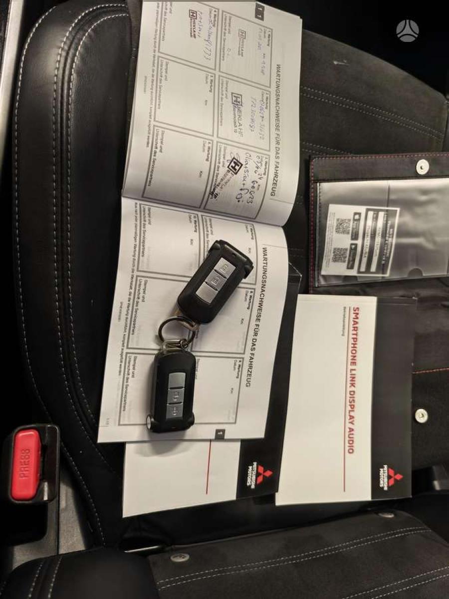 Black Mitsubishi Outlander 2021 in Vilnius, with an engine capacity of 2.36 L and mileage of 82 thousand km for 20200 €, photo 35 on AUTOMOTO.COM.LV