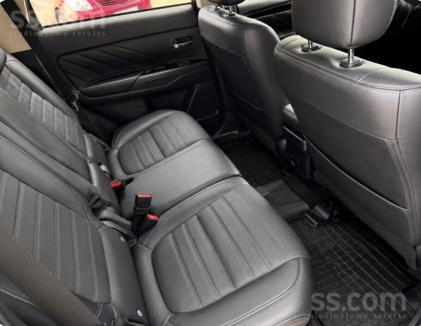 Black Mitsubishi Outlander 2021 in Ventspils, with an engine capacity of 2.40 L and mileage of 83 thousand km for 22650 €, photo 2 on AUTOMOTO.COM.LV
