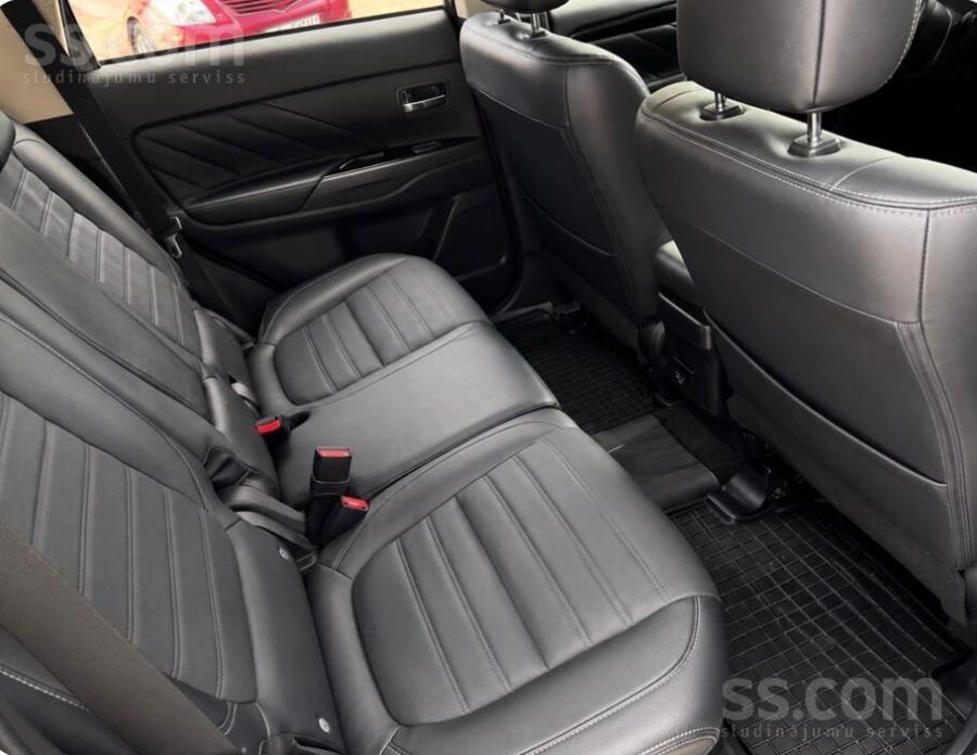 Black Mitsubishi Outlander 2021 in Ventspils, with an engine capacity of 2.40 L and mileage of 83 thousand km for 22650 €, photo 3 on AUTOMOTO.COM.LV