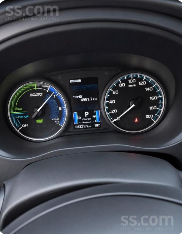 Black Mitsubishi Outlander 2021 in Ventspils, with an engine capacity of 2.40 L and mileage of 83 thousand km for 22650 €, photo 3 on AUTOMOTO.COM.LV