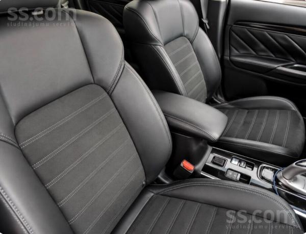 Black Mitsubishi Outlander 2021 in Ventspils, with an engine capacity of 2.40 L and mileage of 83 thousand km for 22650 €, photo 4 on AUTOMOTO.COM.LV