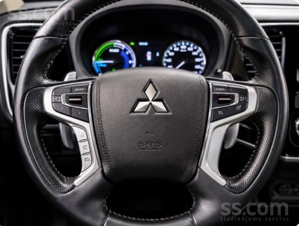 Black Mitsubishi Outlander 2021 in Ventspils, with an engine capacity of 2.40 L and mileage of 83 thousand km for 22650 €, photo 10 on AUTOMOTO.COM.LV