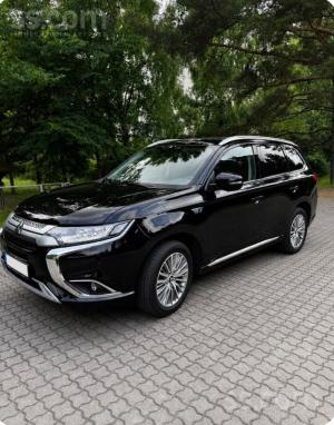 Black Mitsubishi Outlander 2021 in Ventspils, with an engine capacity of 2.40 L and mileage of 83 thousand km for 22650 €, photo 14 on AUTOMOTO.COM.LV