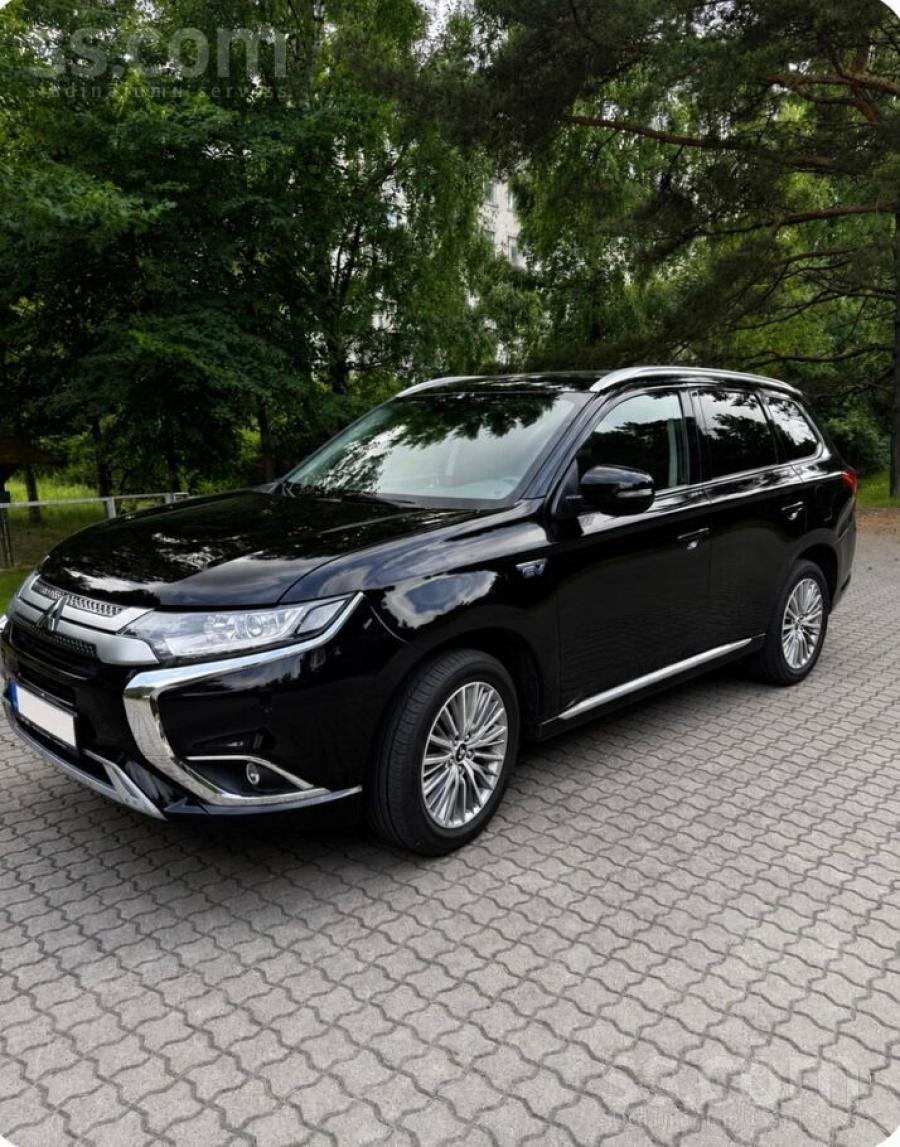 Black Mitsubishi Outlander 2021 in Ventspils, with an engine capacity of 2.40 L and mileage of 83 thousand km for 22650 €, photo 14 on AUTOMOTO.COM.LV