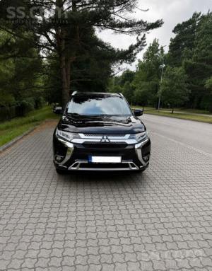 Black Mitsubishi Outlander 2021 in Ventspils, with an engine capacity of 2.40 L and mileage of 83 thousand km for 22650 €, photo 15 on AUTOMOTO.COM.LV