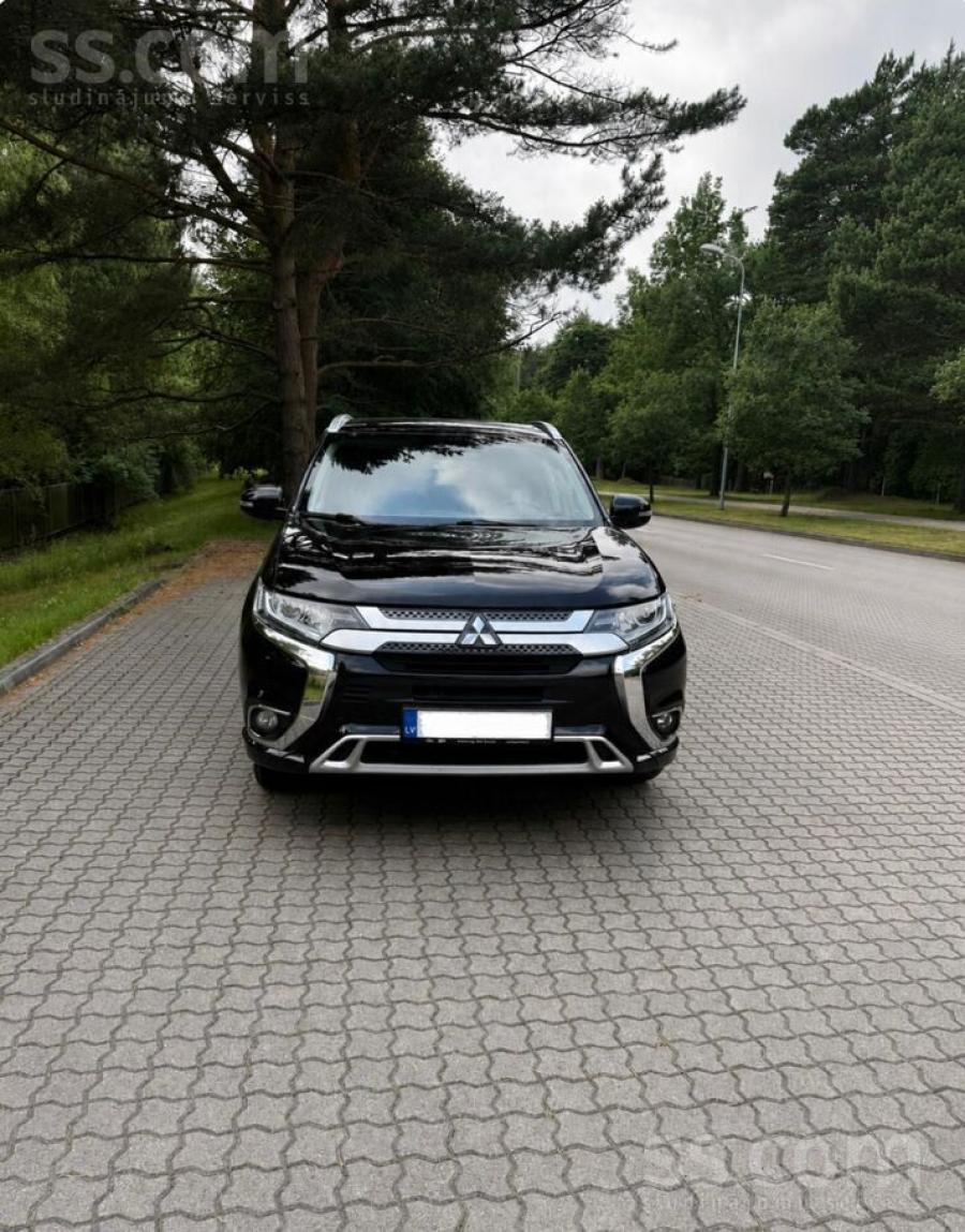 Black Mitsubishi Outlander 2021 in Ventspils, with an engine capacity of 2.40 L and mileage of 83 thousand km for 22650 €, photo 15 on AUTOMOTO.COM.LV