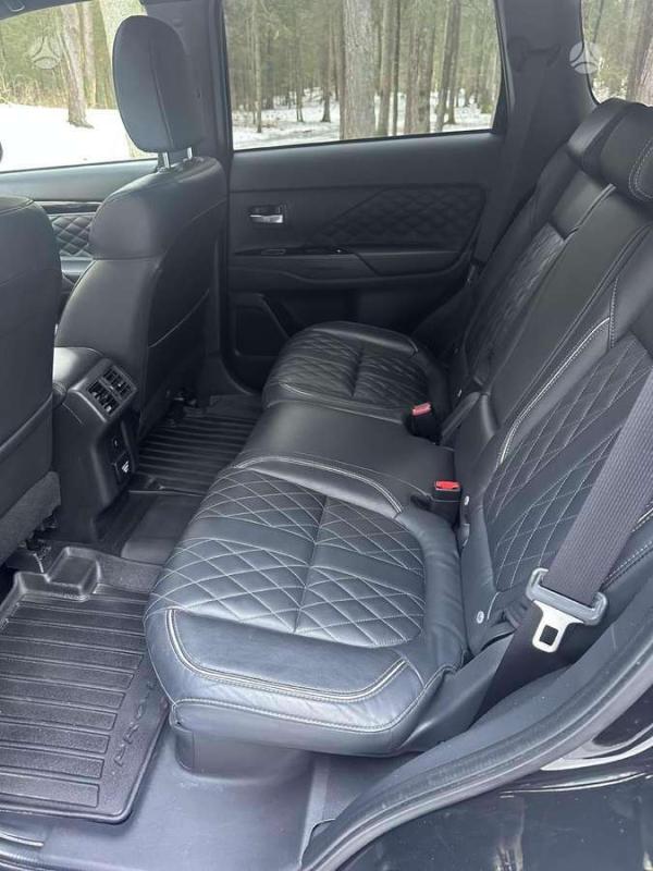 Melns Mitsubishi Outlander 2021 Kauņa, ar dzinēja tilpumu 2.36 L un nobraukumu 81 tūkst. km par 21500 €, foto 9 vietnē AUTOMOTO.COM.LV
