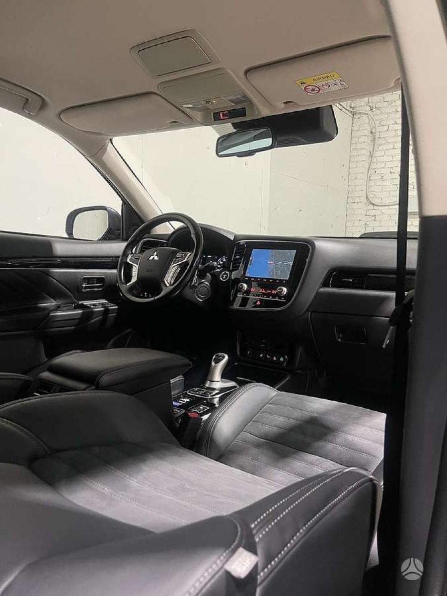 Melns Mitsubishi Outlander 2021 Klaipėda, ar dzinēja tilpumu 2.36 L un nobraukumu 54 tūkst. km par 21500 €, foto 3 vietnē AUTOMOTO.COM.LV