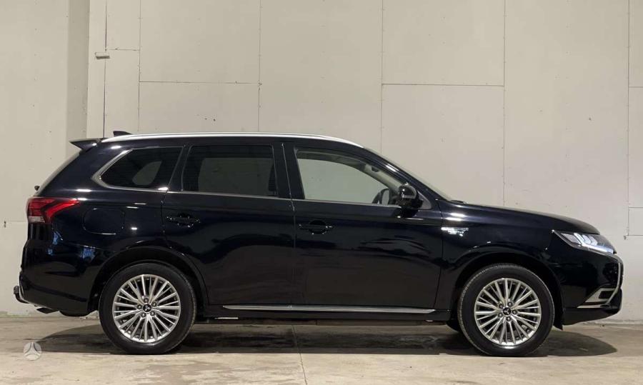 Melns Mitsubishi Outlander 2021 Klaipėda, ar dzinēja tilpumu 2.36 L un nobraukumu 54 tūkst. km par 21500 €, foto 29 vietnē AUTOMOTO.COM.LV