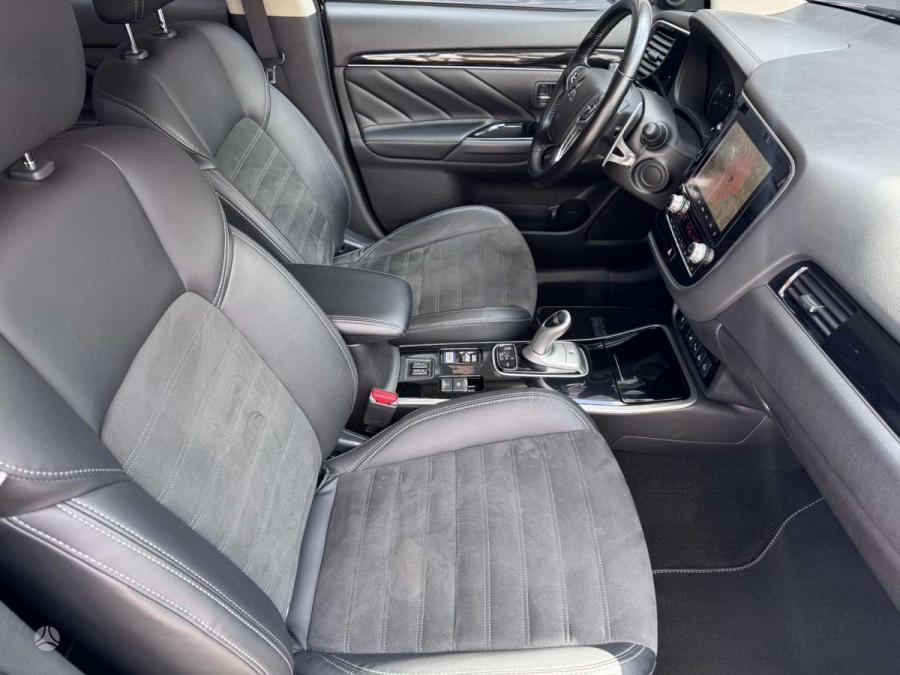 Melns Mitsubishi Outlander 2021 Viļņa, ar dzinēja tilpumu 2.40 L un nobraukumu 140 tūkst. km par 19950 €, foto 8 vietnē AUTOMOTO.COM.LV
