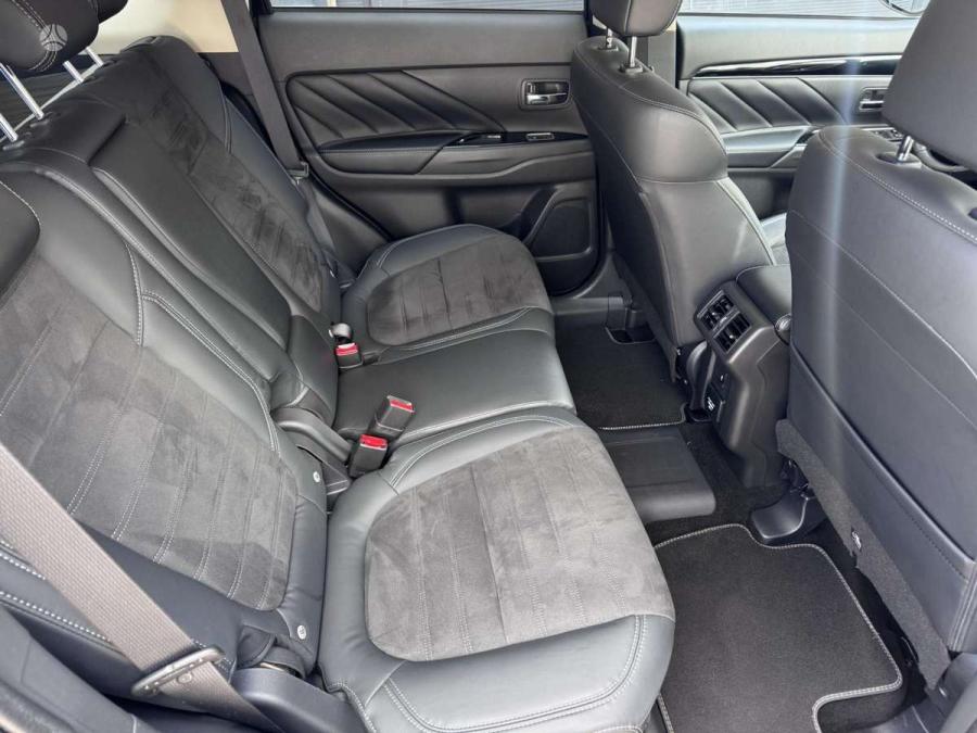 Melns Mitsubishi Outlander 2021 Viļņa, ar dzinēja tilpumu 2.40 L un nobraukumu 140 tūkst. km par 19950 €, foto 9 vietnē AUTOMOTO.COM.LV