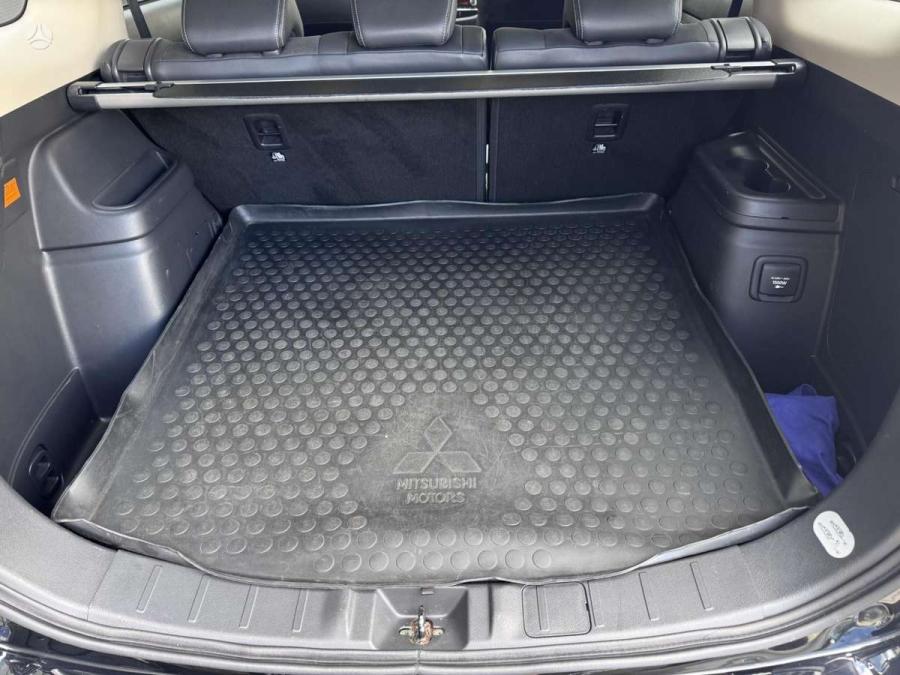 Melns Mitsubishi Outlander 2021 Viļņa, ar dzinēja tilpumu 2.40 L un nobraukumu 140 tūkst. km par 19950 €, foto 10 vietnē AUTOMOTO.COM.LV