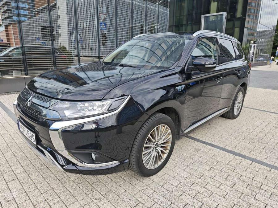 Melns Mitsubishi Outlander 2021 Viļņa, ar dzinēja tilpumu 2.36 L un nobraukumu 82 tūkst. km par 19200 €, foto 4 vietnē AUTOMOTO.COM.LV