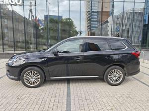 Melns Mitsubishi Outlander 2021 Viļņa, ar dzinēja tilpumu 2.36 L un nobraukumu 82 tūkst. km par 19200 €, foto 5 vietnē AUTOMOTO.COM.LV