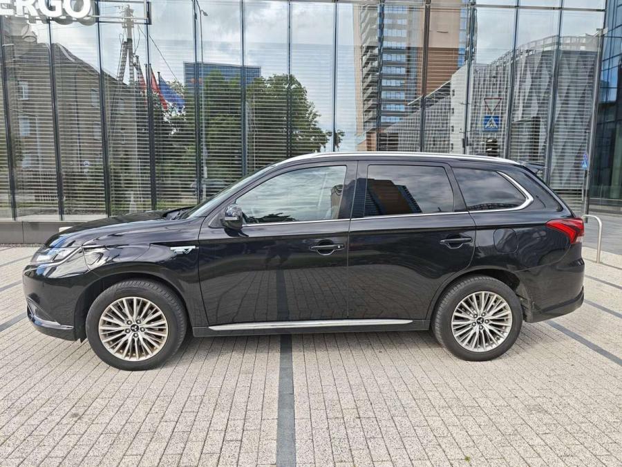 Melns Mitsubishi Outlander 2021 Viļņa, ar dzinēja tilpumu 2.36 L un nobraukumu 82 tūkst. km par 19200 €, foto 5 vietnē AUTOMOTO.COM.LV