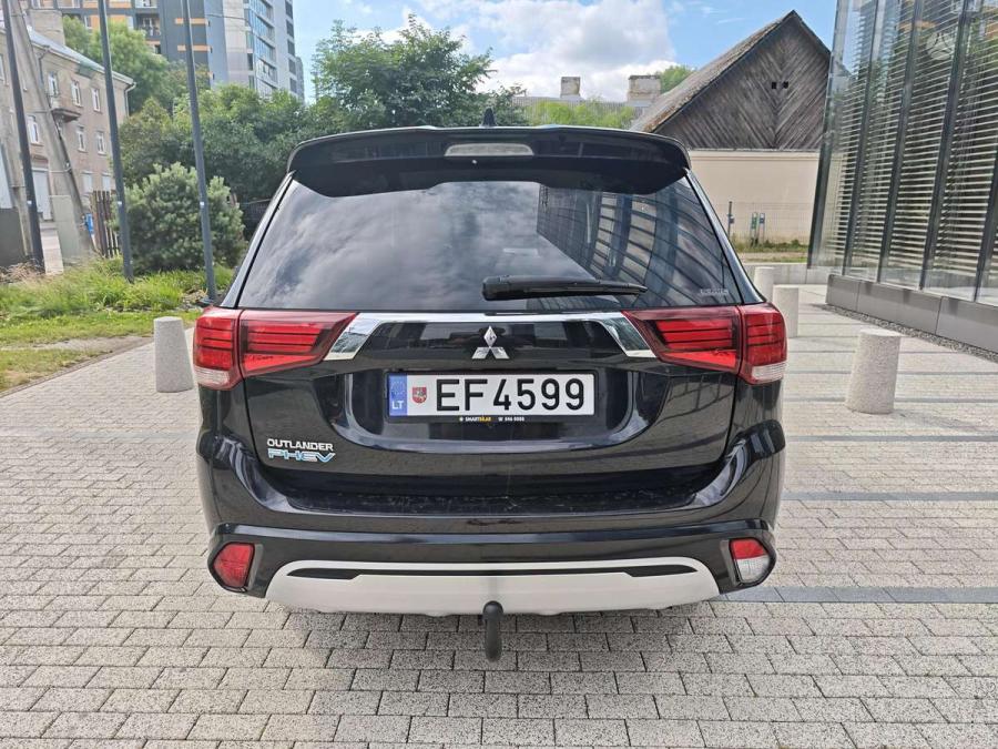 Melns Mitsubishi Outlander 2021 Viļņa, ar dzinēja tilpumu 2.36 L un nobraukumu 82 tūkst. km par 19200 €, foto 7 vietnē AUTOMOTO.COM.LV
