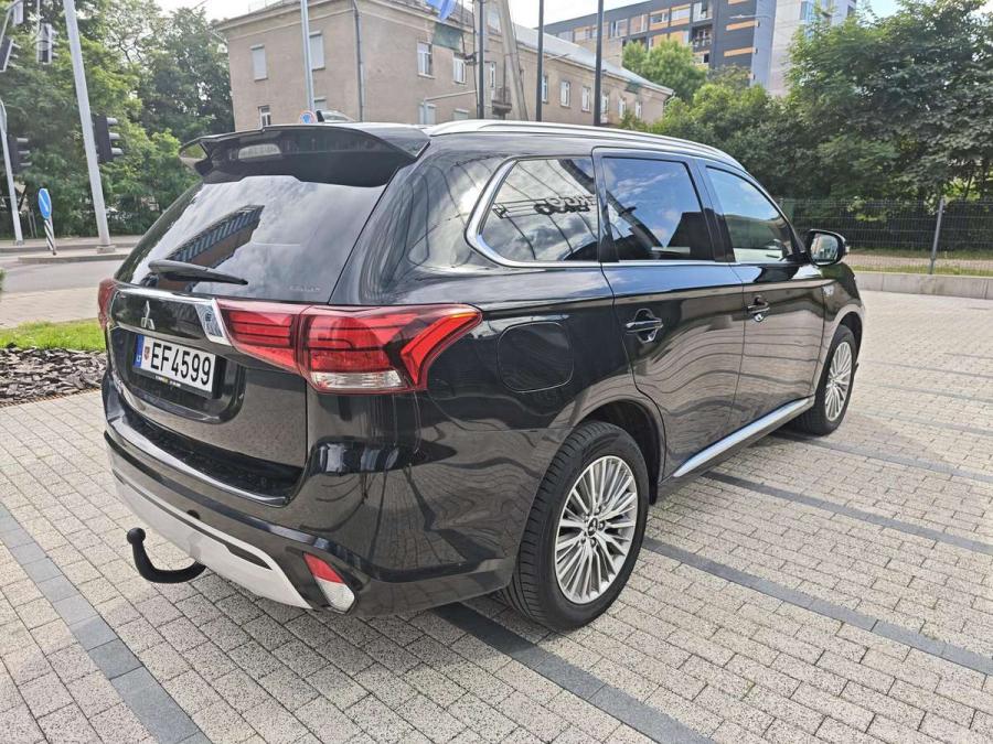 Melns Mitsubishi Outlander 2021 Viļņa, ar dzinēja tilpumu 2.36 L un nobraukumu 82 tūkst. km par 19200 €, foto 8 vietnē AUTOMOTO.COM.LV