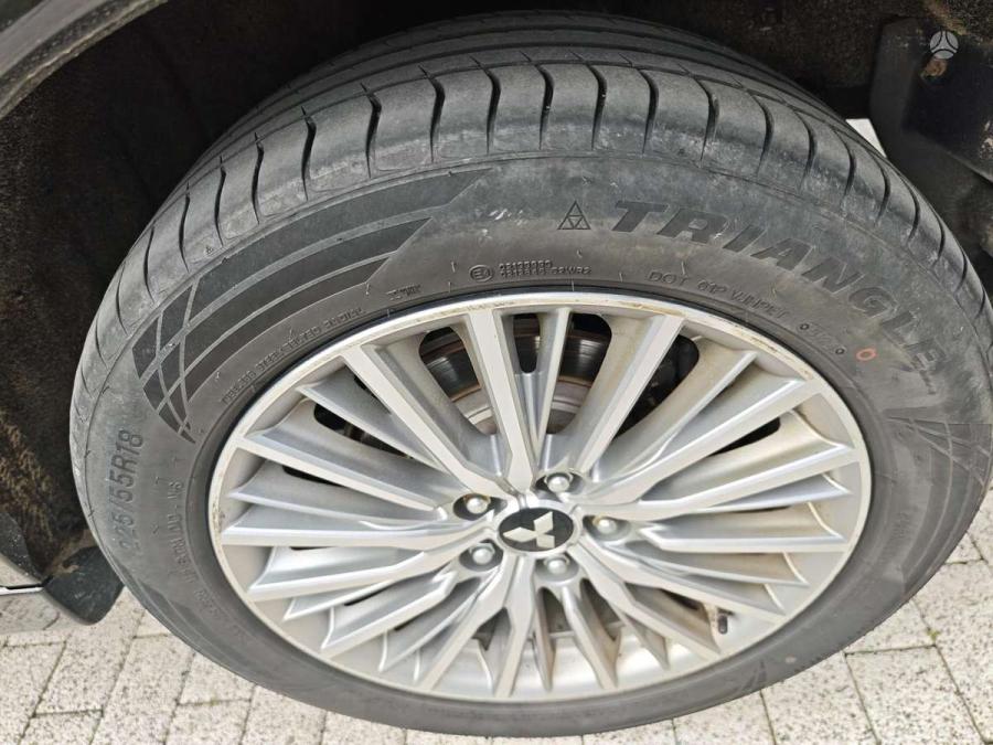 Melns Mitsubishi Outlander 2021 Viļņa, ar dzinēja tilpumu 2.36 L un nobraukumu 82 tūkst. km par 19200 €, foto 12 vietnē AUTOMOTO.COM.LV