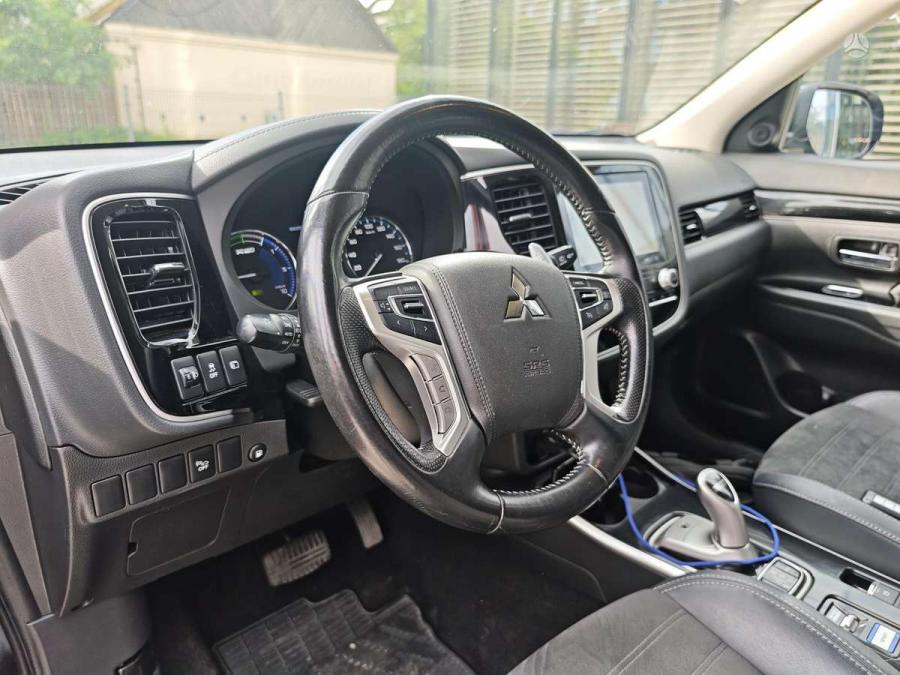 Melns Mitsubishi Outlander 2021 Viļņa, ar dzinēja tilpumu 2.36 L un nobraukumu 82 tūkst. km par 19200 €, foto 14 vietnē AUTOMOTO.COM.LV