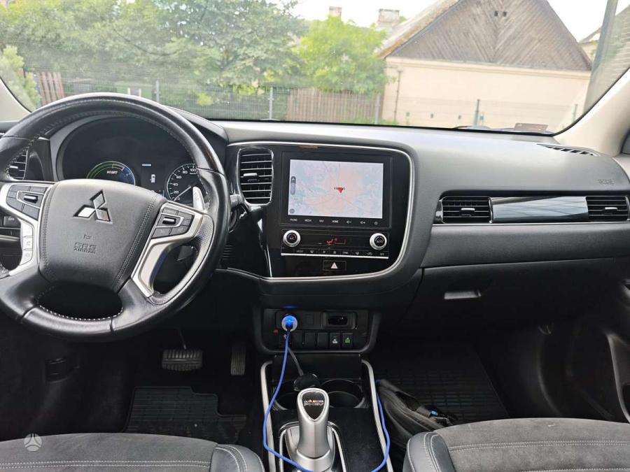 Melns Mitsubishi Outlander 2021 Viļņa, ar dzinēja tilpumu 2.36 L un nobraukumu 82 tūkst. km par 19200 €, foto 15 vietnē AUTOMOTO.COM.LV