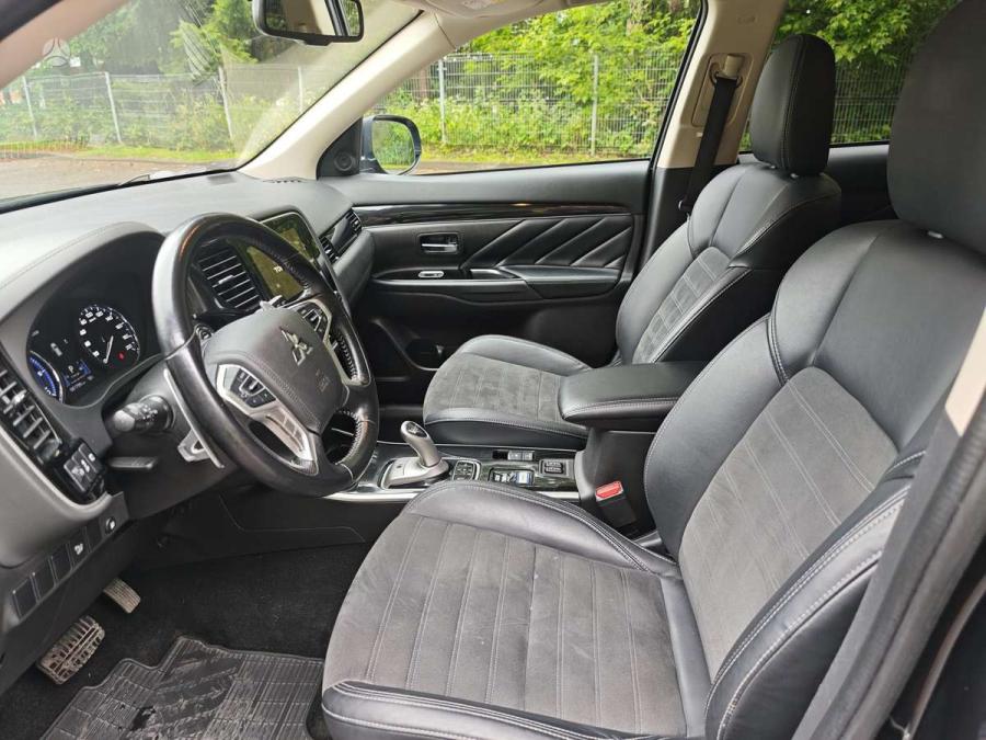 Melns Mitsubishi Outlander 2021 Viļņa, ar dzinēja tilpumu 2.36 L un nobraukumu 82 tūkst. km par 19200 €, foto 32 vietnē AUTOMOTO.COM.LV