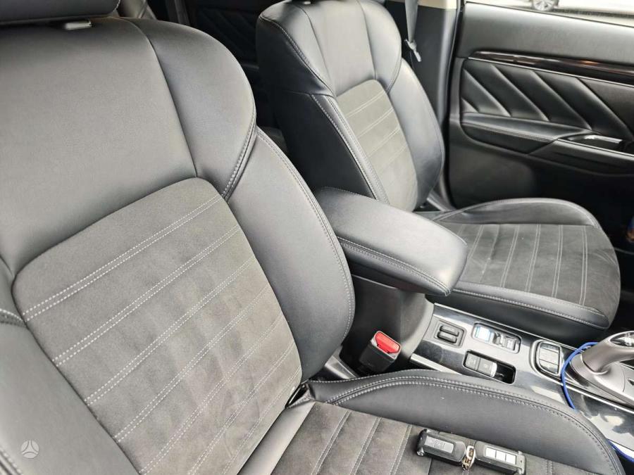 Melns Mitsubishi Outlander 2021 Viļņa, ar dzinēja tilpumu 2.36 L un nobraukumu 82 tūkst. km par 19200 €, foto 33 vietnē AUTOMOTO.COM.LV