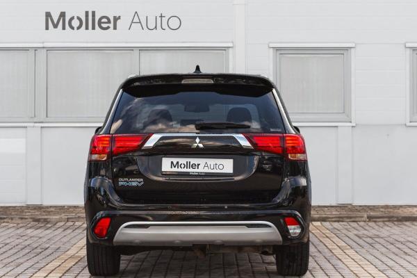Melns Mitsubishi Outlander 2021 Ventspils, ar dzinēja tilpumu 2.40 L un nobraukumu 85 tūkst. km par 20200 €, foto 4 vietnē AUTOMOTO.COM.LV